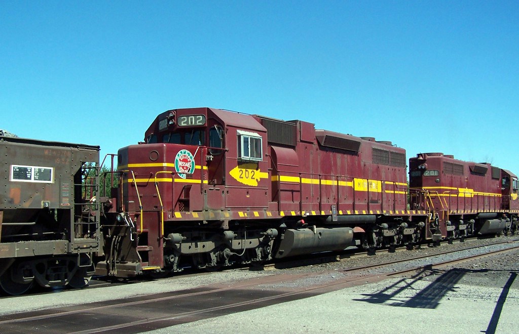 DMIR 201 & 202 arrive with ore from Minorca